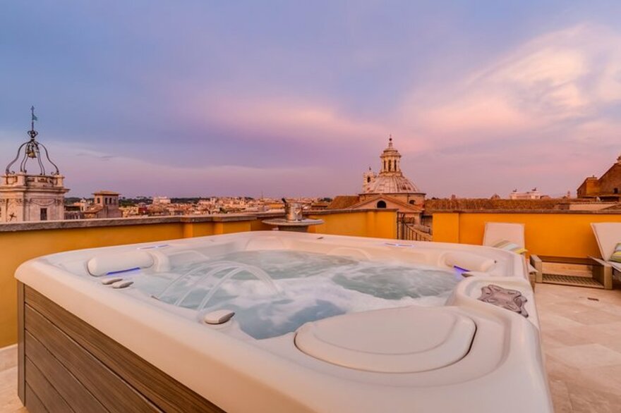 Techo de jacuzzi privado con impresionantes vistas de Roma (Roma ... Techo de jacuzzi privado con impresionantes vistas de Roma (Roma ...