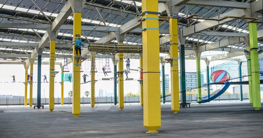 Bosc Urbà: Circuito de aventura + Jumping a 4m con vistas a Barcelona ...